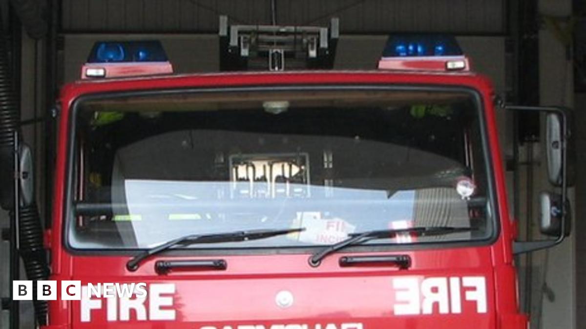 Redruth house fire: Arson suspected - BBC News