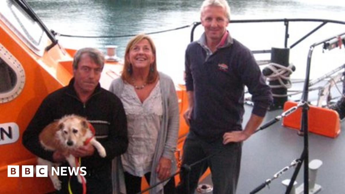 Islanders raise £1,729 for RNLI St Helier Lifeboat - BBC News