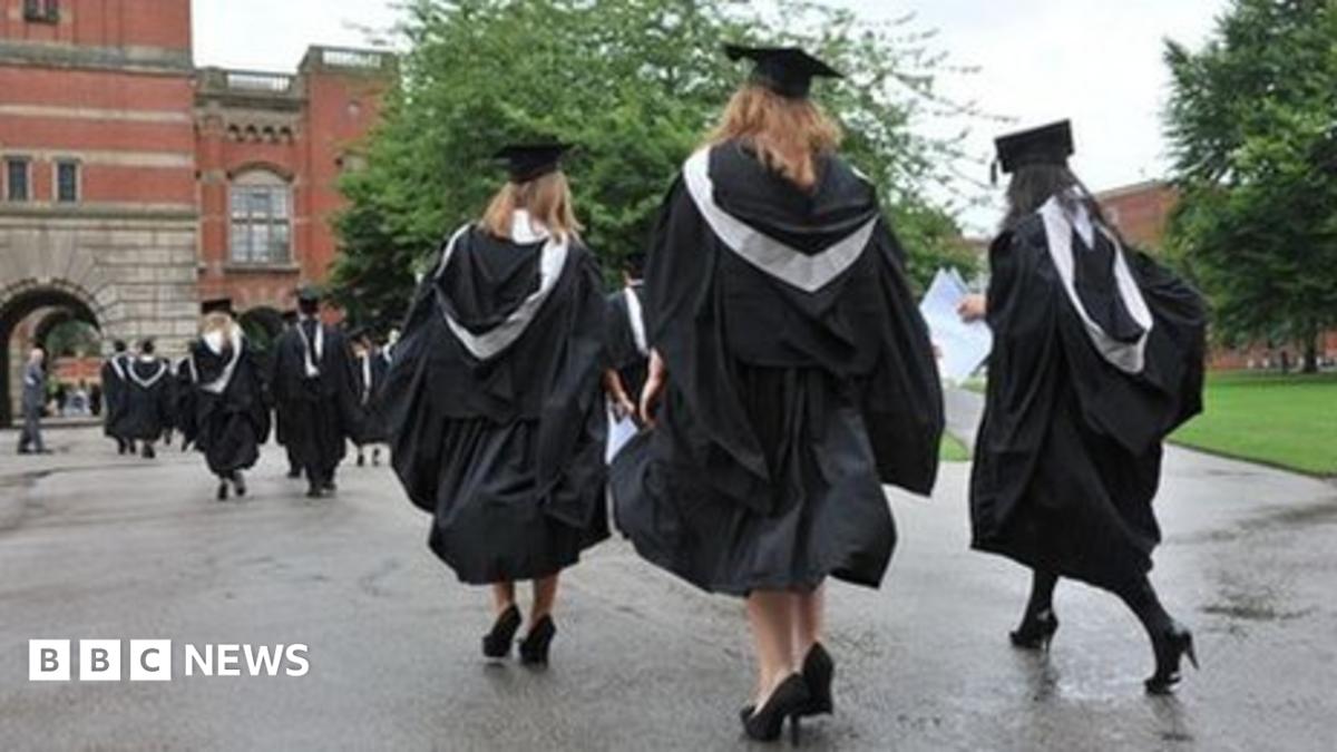 Benefits of university outweigh cost, say students - BBC News