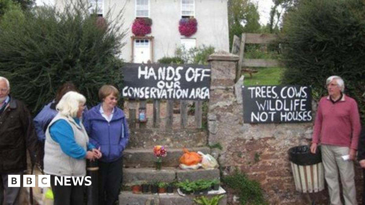 Charity's Maidencombe village green plan sparks anger - BBC News