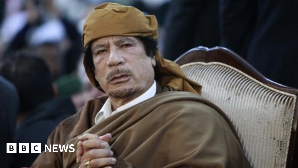 Muammar Gaddafi buried: End of gruesome show - BBC News