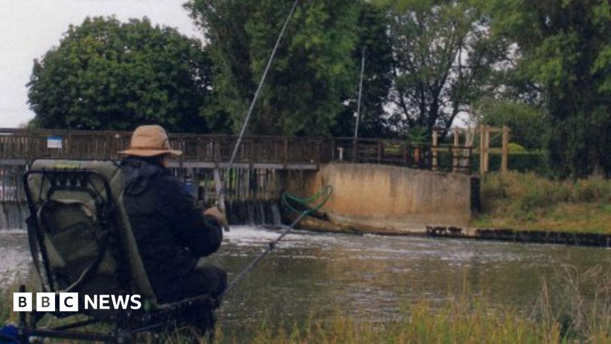Plans to automate weir at Northmoor Lock criticised - BBC News