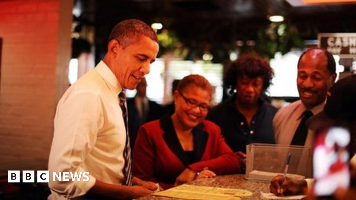 Obama's election hopes rest on wooing back supporters - BBC News