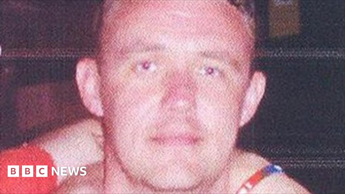 Stephen Broadfoot jailed for murdering Grant Muirhead - BBC News