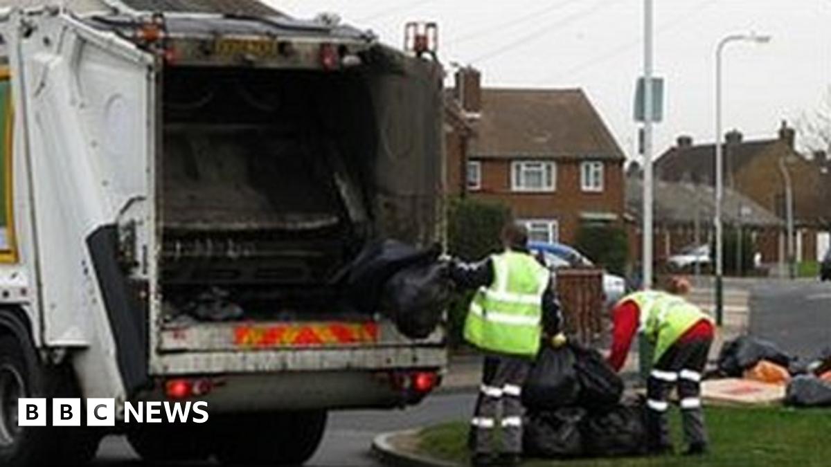 Consultation over Birmingham binmen 'extended' - BBC News