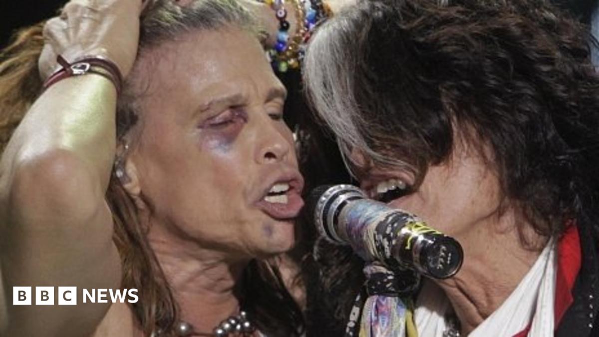 Steven Tyler claims he was sober in hotel room fall - BBC News