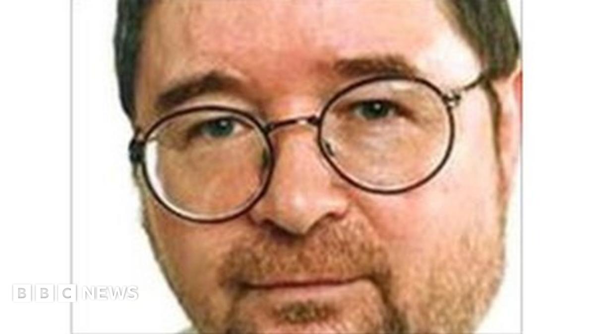 Neil Hyde 'has named Martin O'Hagan murder gang' - BBC News