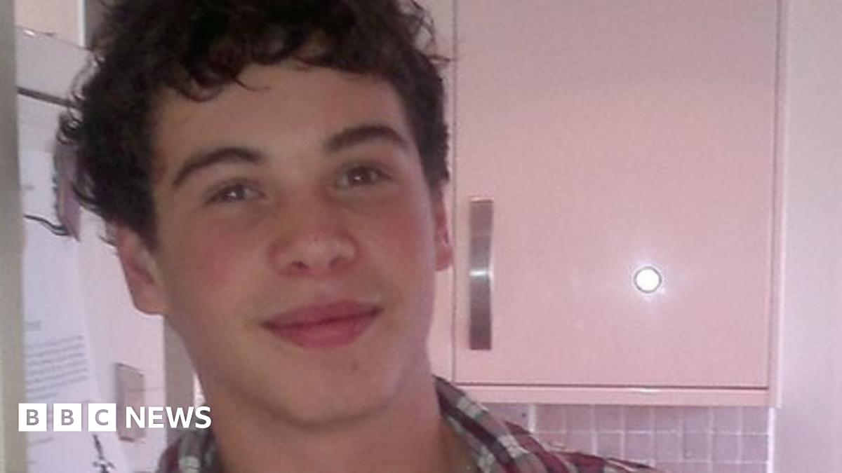 Tributes paid to Cheltenham Town's Marcus Powell - BBC News