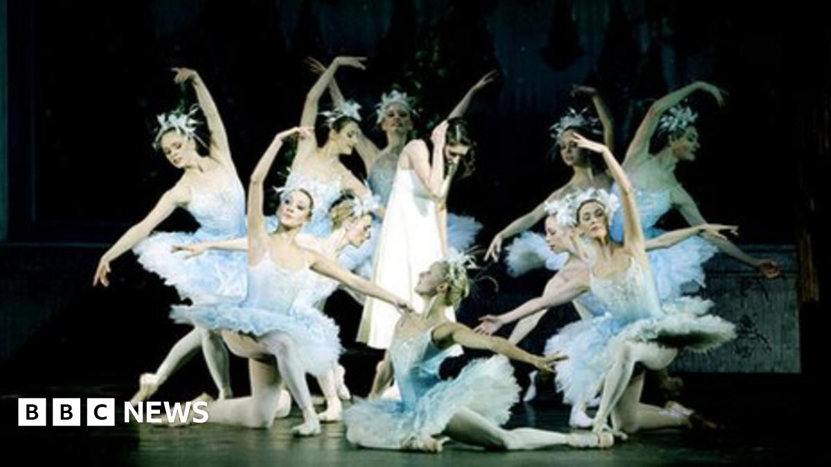 Christopher Hampson to be new Scottish Ballet director - BBC News