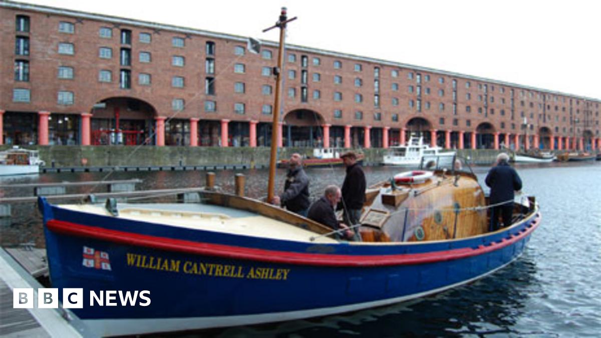 Historic lifeboat returns to Liverpool - BBC News