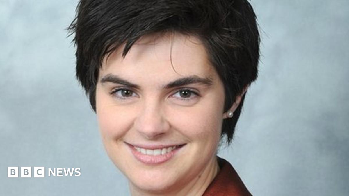 Youngest minister and MP Chloe Smith defends her age - BBC News