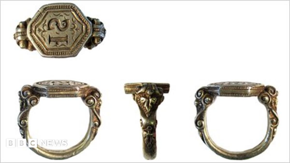 Silver ring found in Sleaford declared treasure - BBC News