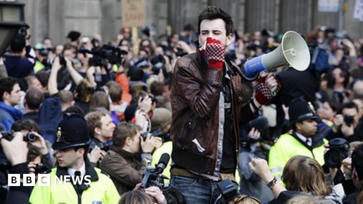 Suspended sentence for Scots student in Millbank demo - BBC News