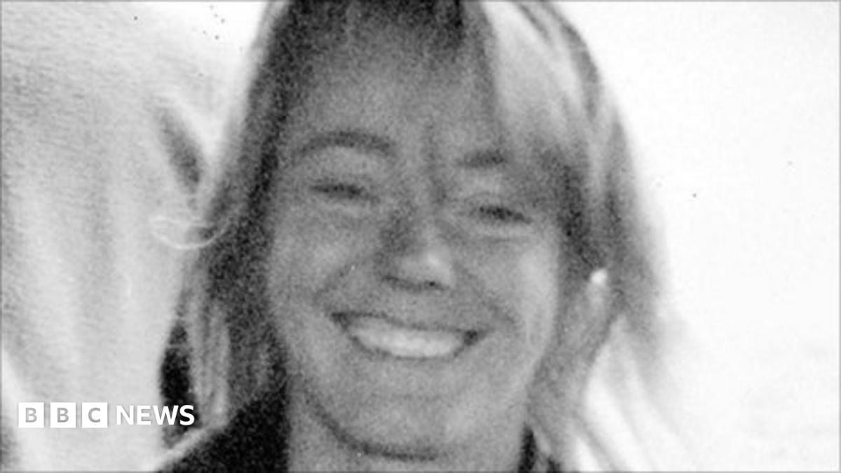 Detectives fly to Kenya in Julie Ward murder probe - BBC News