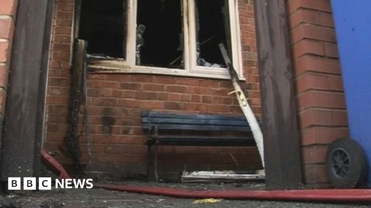 Man arrested after suspicious Derby house fire - BBC News