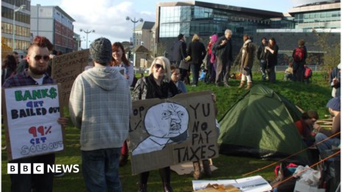 'Anti-greed' protesters set up camp in Plymouth - BBC News