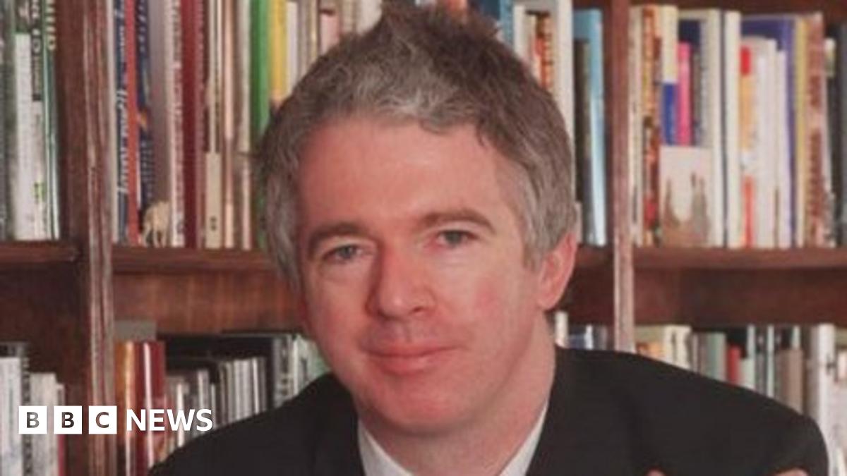 Booker appoints Sir Peter Stothard as 2012 head judge - BBC News