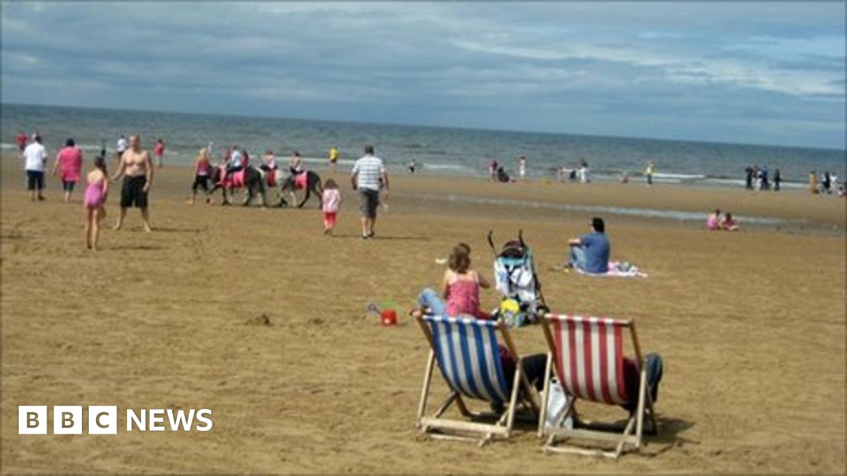 Lancashire beaches fail Defra bathing quality standards - BBC News