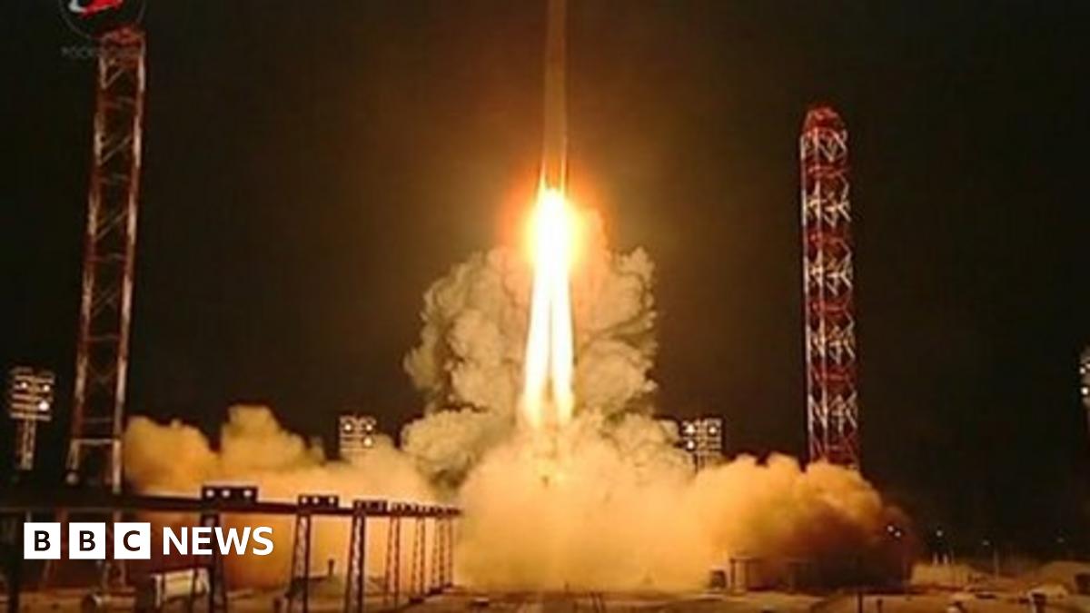 Stranded Mars probe sends further signals - BBC News