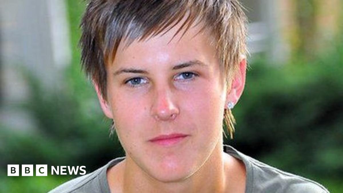 Billy Dove stabbing: Two in court charged with murder - BBC News