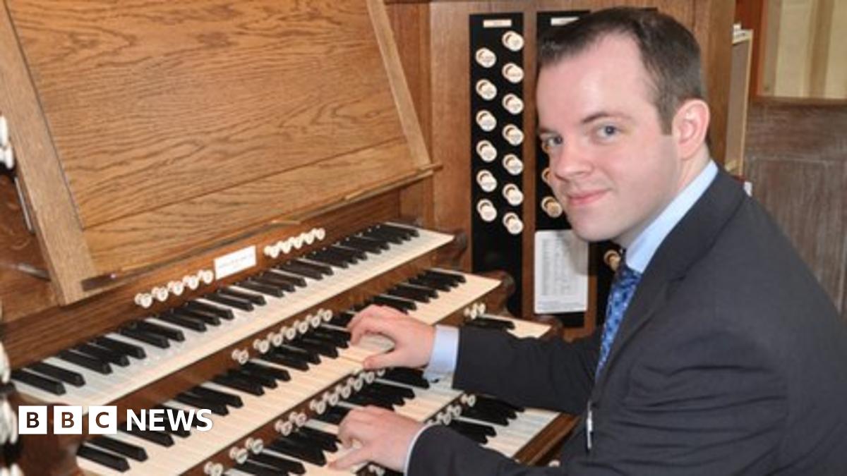 St Edmundsbury Cathedral's organist Daniel Soper arrives - BBC News