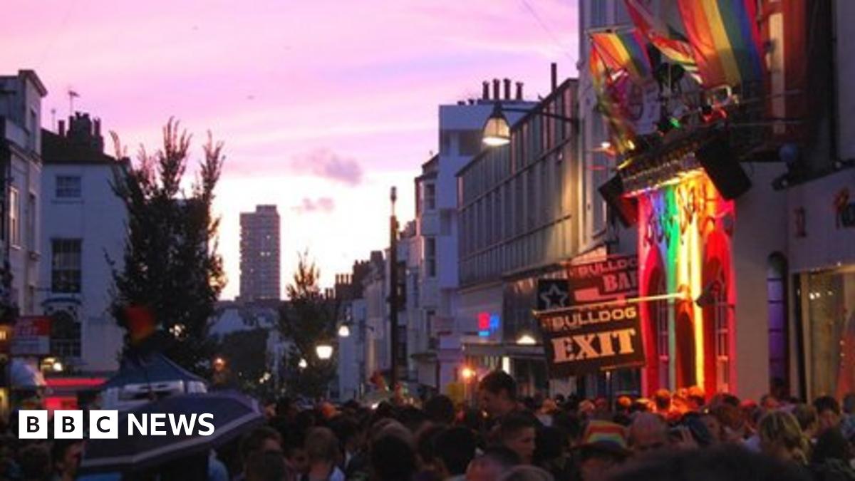 Brighton residents feel unsafe in St James Street area - BBC News