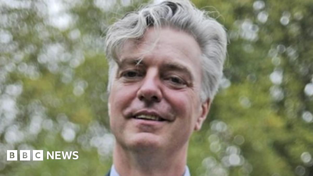 Sussex MP Simon Kirby: Traveller law 'needs clarity' - BBC News