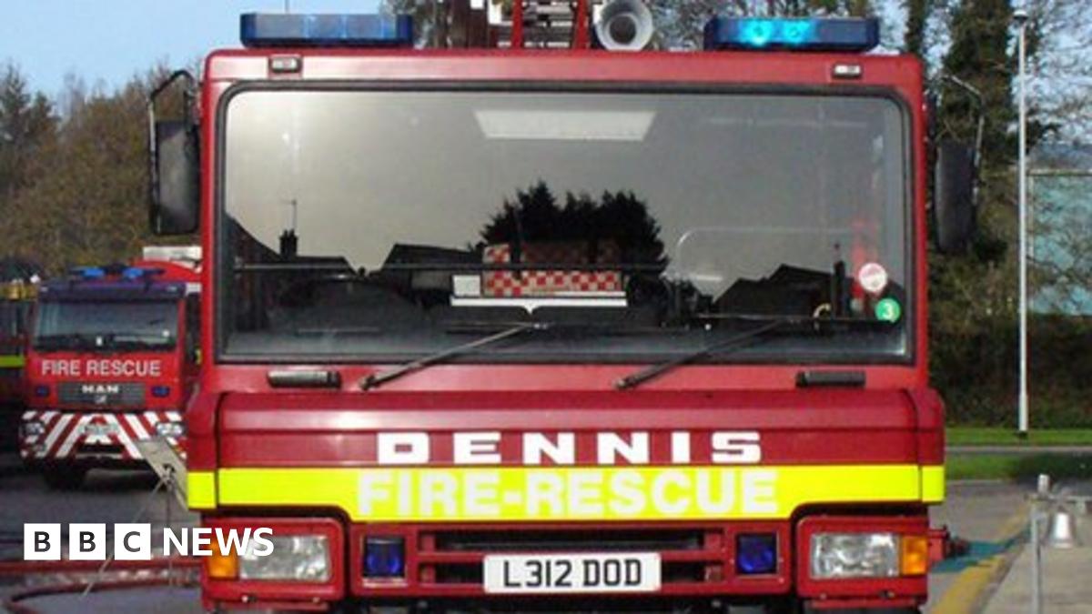 Drive to recruit on-call firefighters in rural Cornwall - BBC News