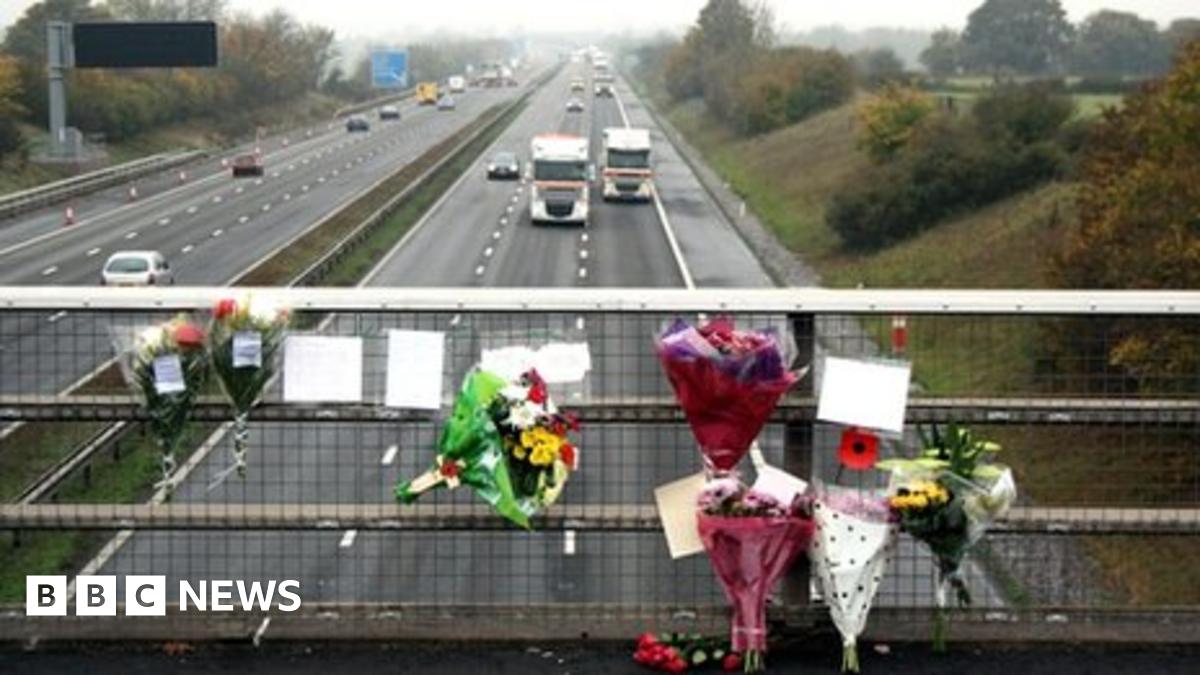 M5 crash victims' inquest opens in Taunton - BBC News