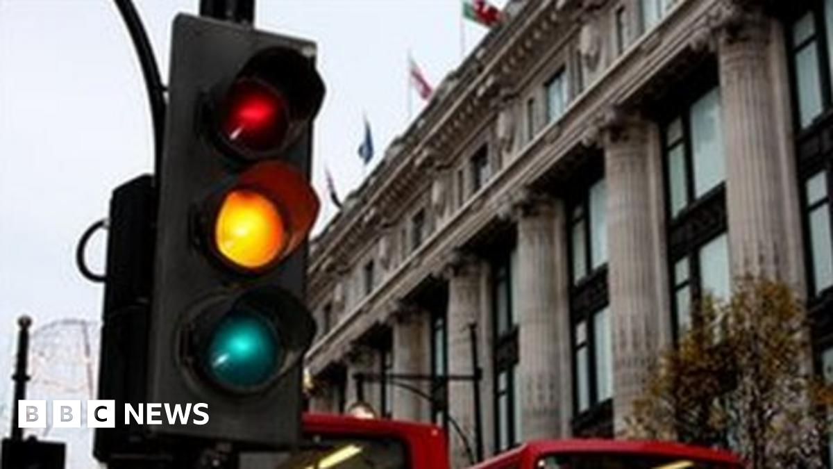 Poole roundabout traffic lights back on despite traffic claims - BBC News