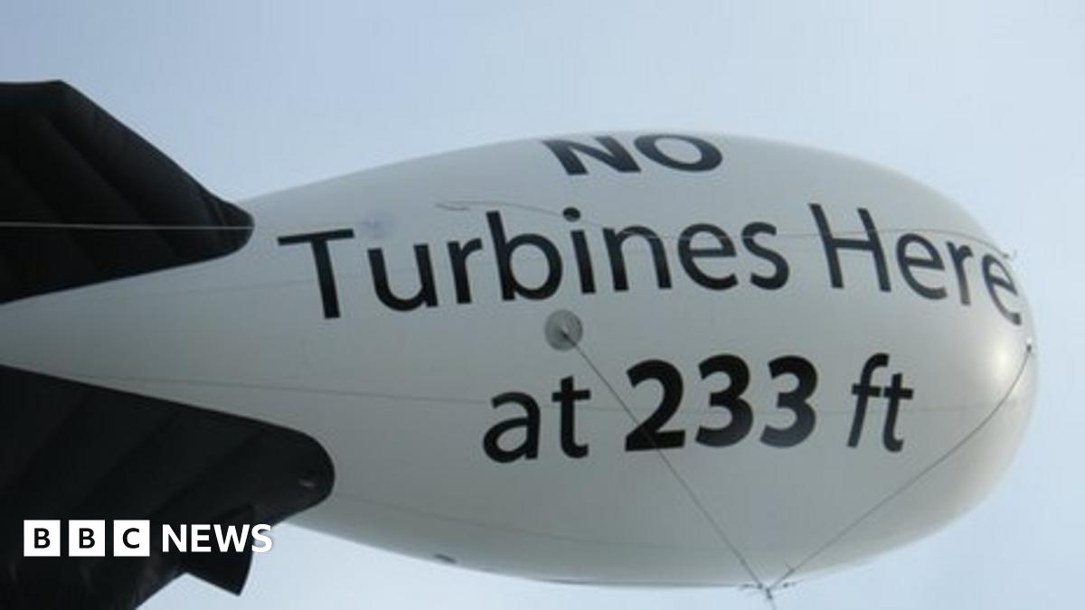 Wollaston wind turbine protesters fly blimp - BBC News