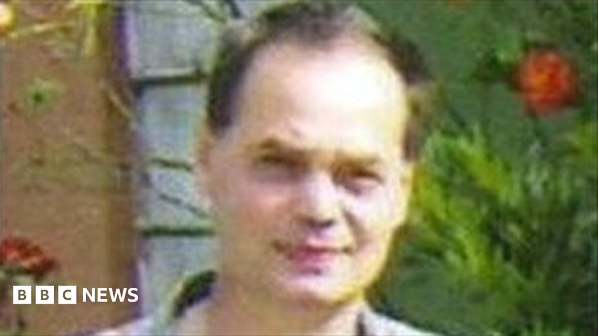 Family appeal three years after Pluckley murder - BBC News
