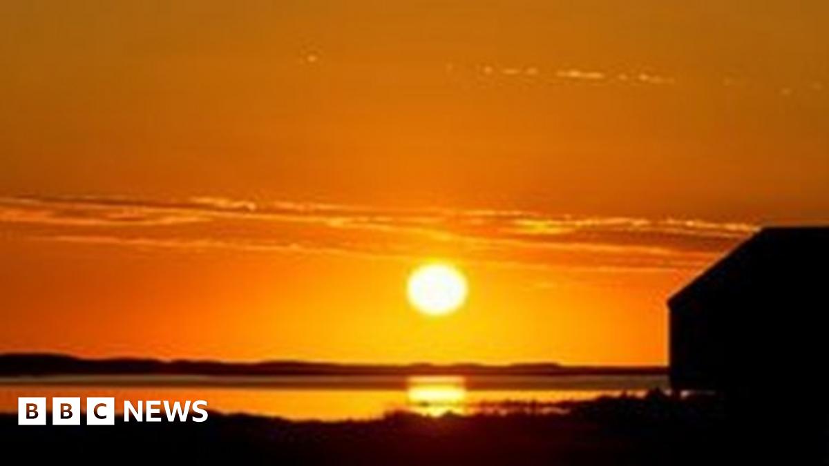 Does too little sunlight give us all the winter blues? - BBC News