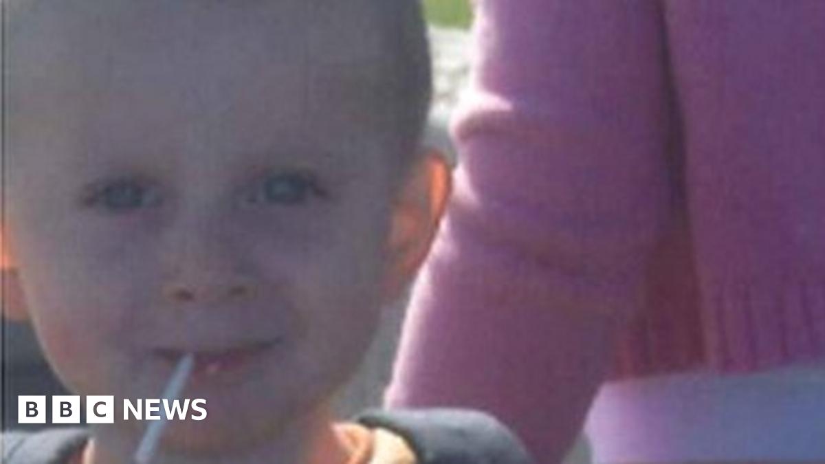 Mother pays tribute to Fife sea tragedy boy, 3 - BBC News