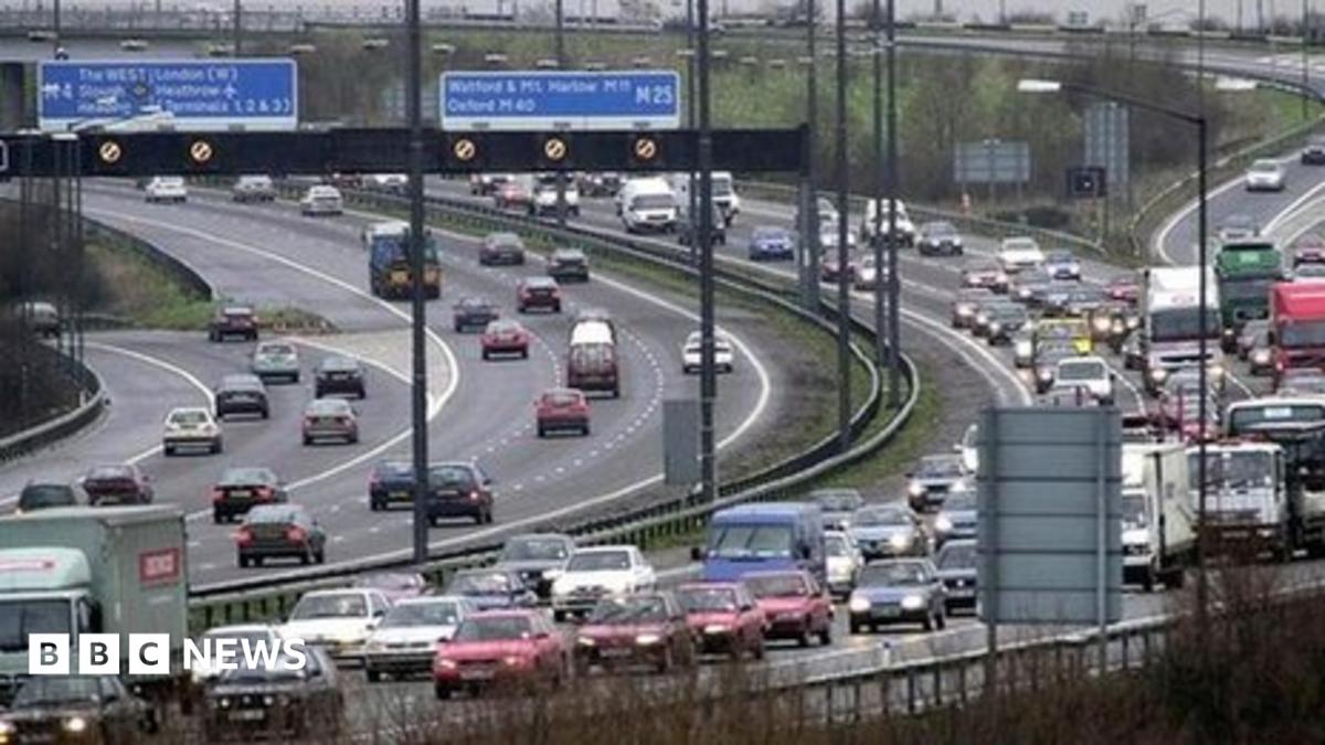 M25 closed overnight at Swanley - BBC News