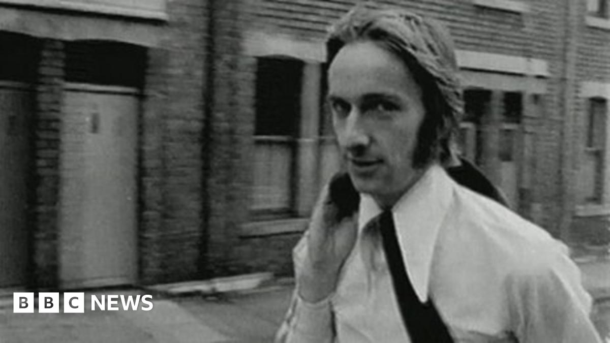 Alan Hull: memorial mooted for Lindisfarne lead singer - BBC News