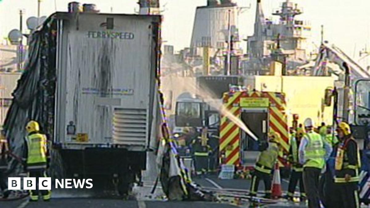 Commodore Clipper ferry fire 20-hour wait criticised - BBC News