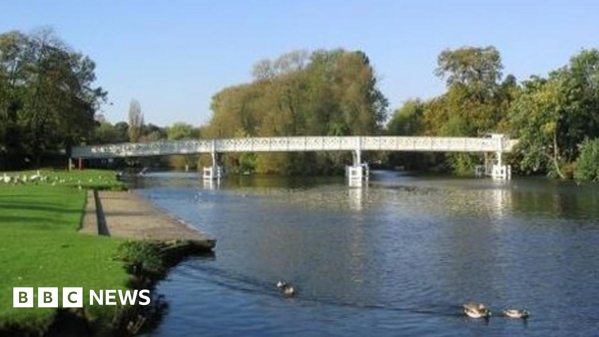 Whitchurch bridge repairs could 'threaten' listed status - BBC News