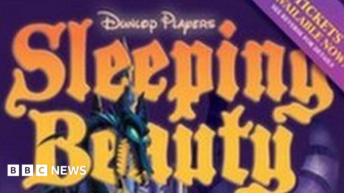 Murder bid panto actor found dead at home in Dunlop - BBC News