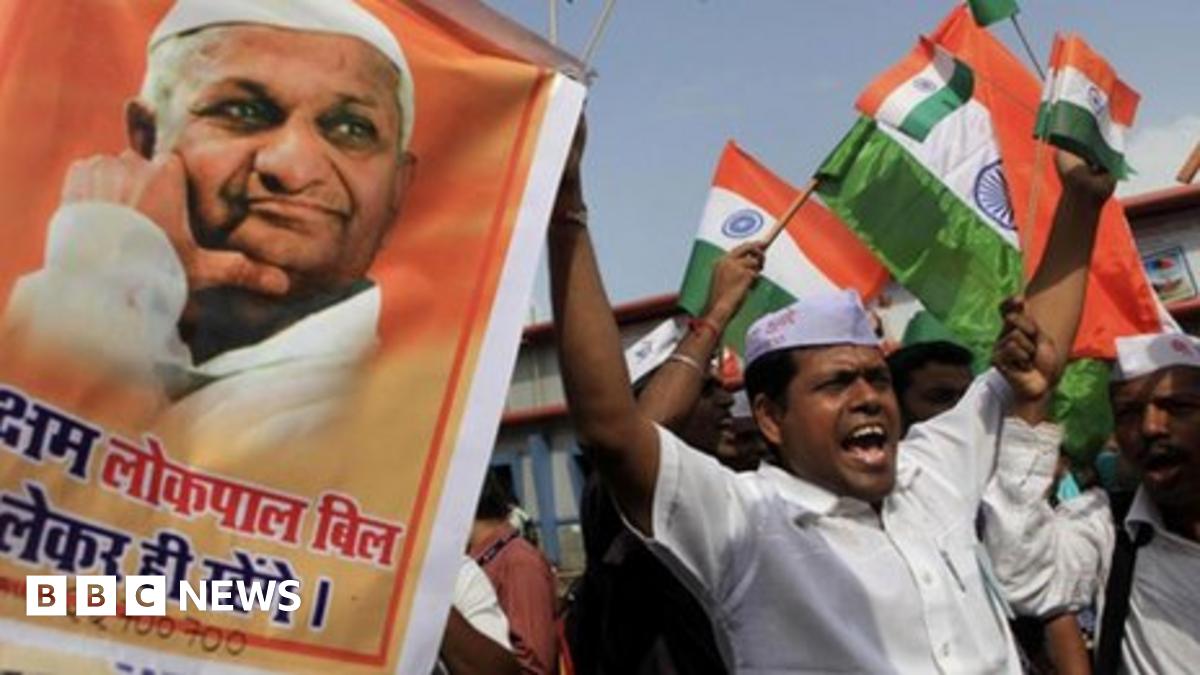 India Transparency International corruption index blow - BBC News