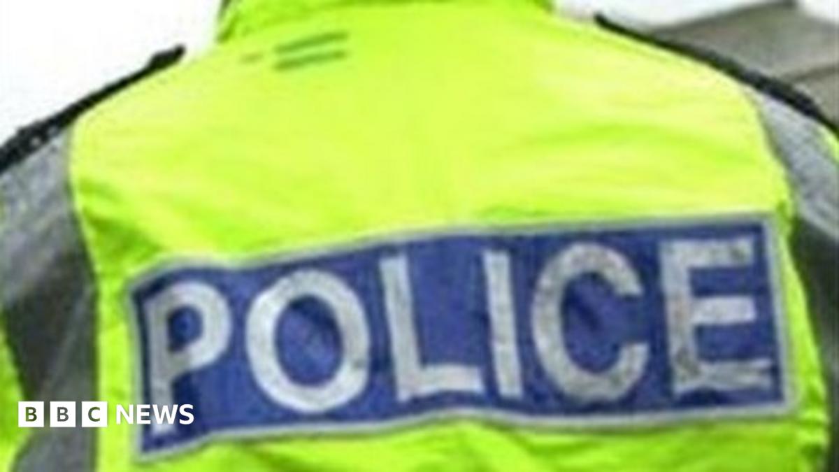Arrests over Wigan stabbing murder - BBC News