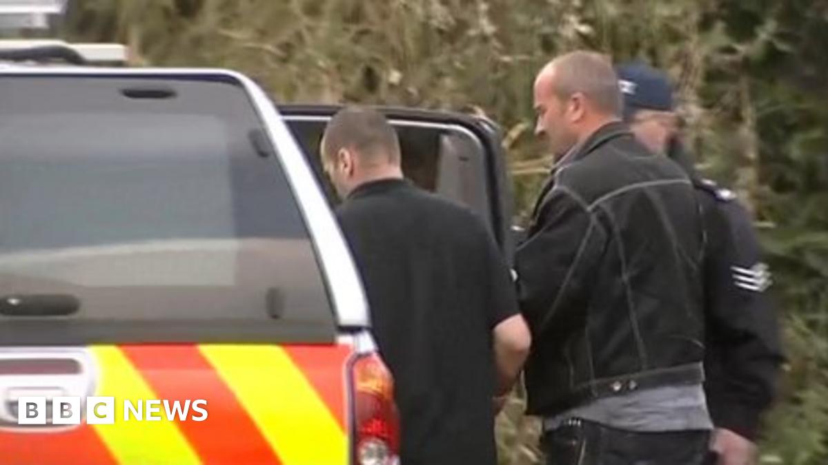 Kate Prout murder: Husband reveals Redmarley farm grave - BBC News