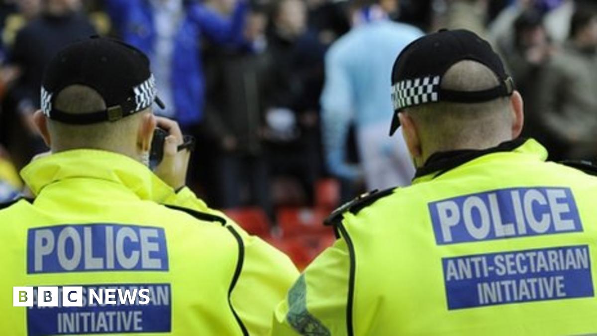 Free speech 'protected' under anti-sectarianism bill - BBC News