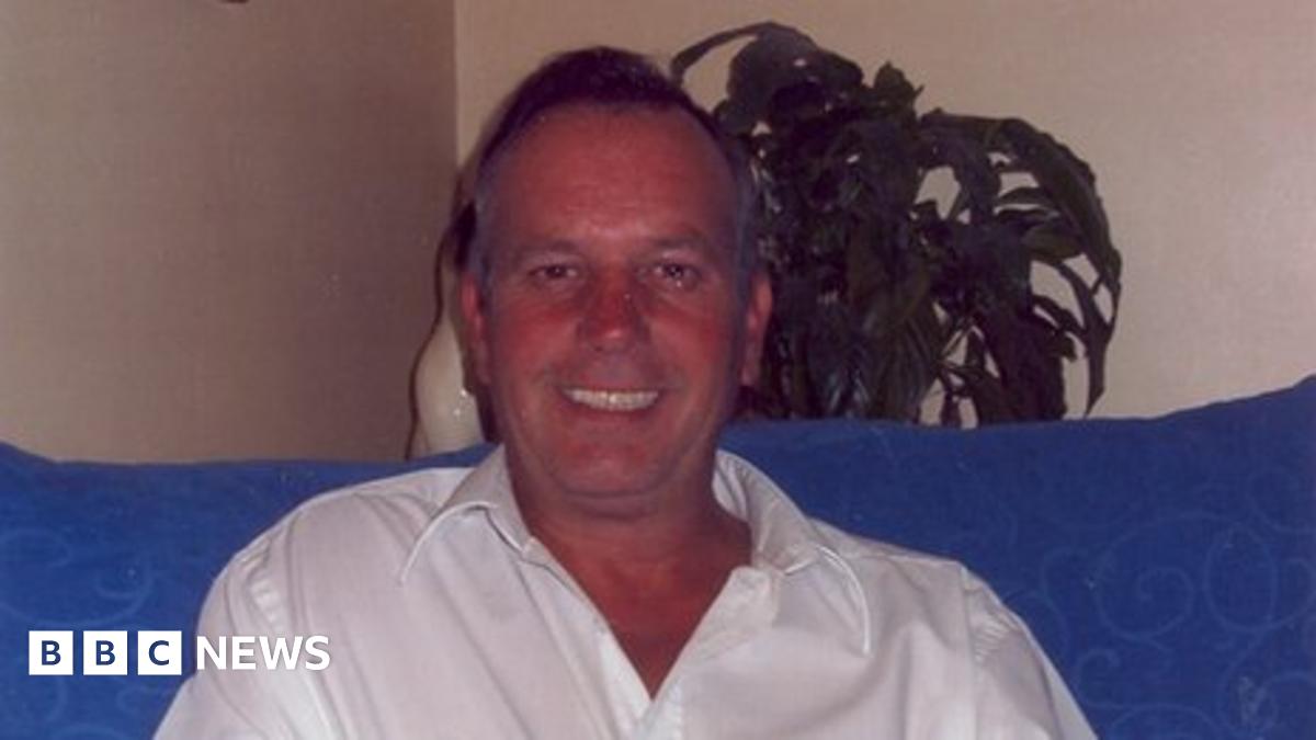 Anthony Raynor death: Tribute to 'loving grandfather' - BBC News