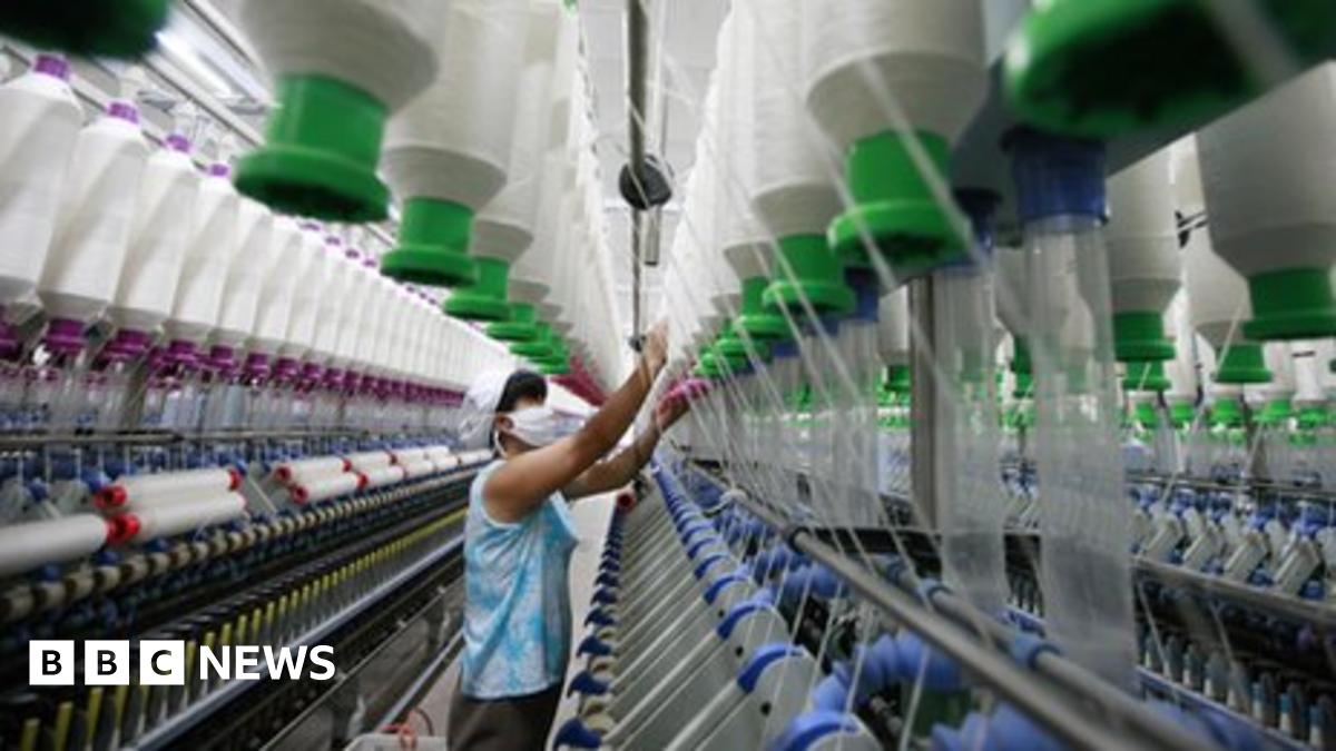 Chinese manufacturing output hits a 32-month low - BBC News