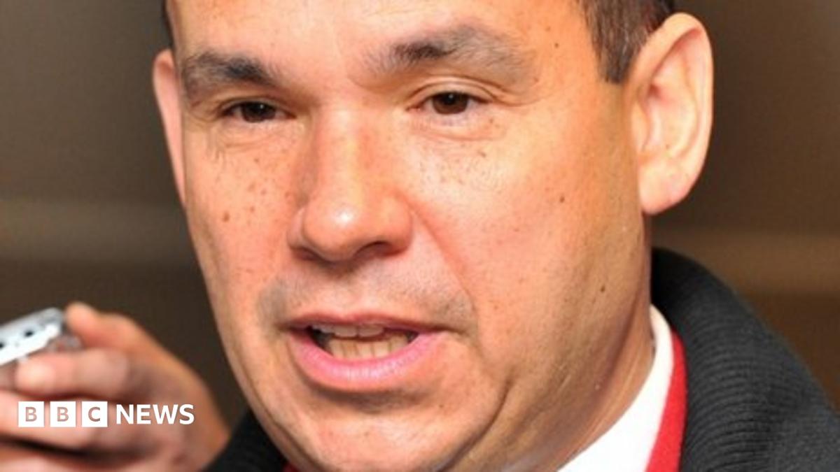 Ex-Olympus CEO says police inquiry is right approach - BBC News