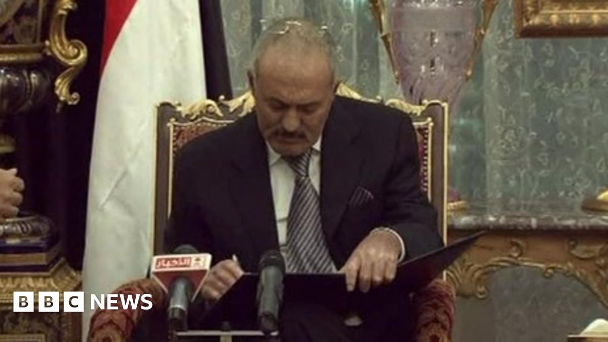 Yemeni President Saleh signs deal on ceding power - BBC News