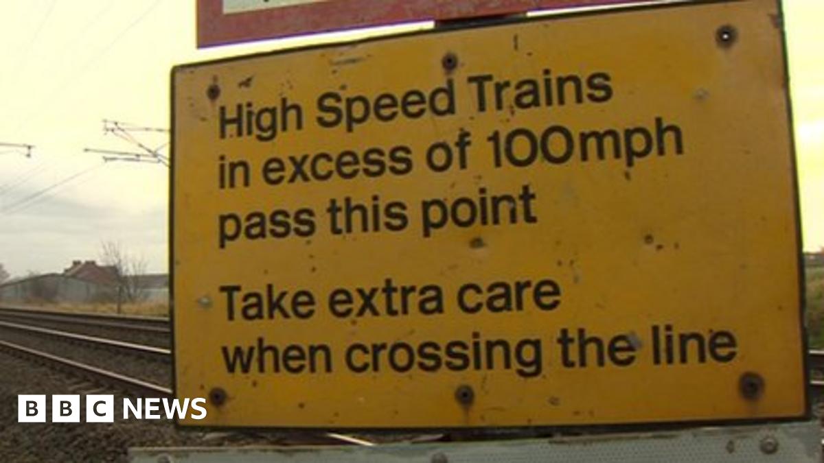 Newcastle surgeons reattach girl's train-severed arm - BBC News