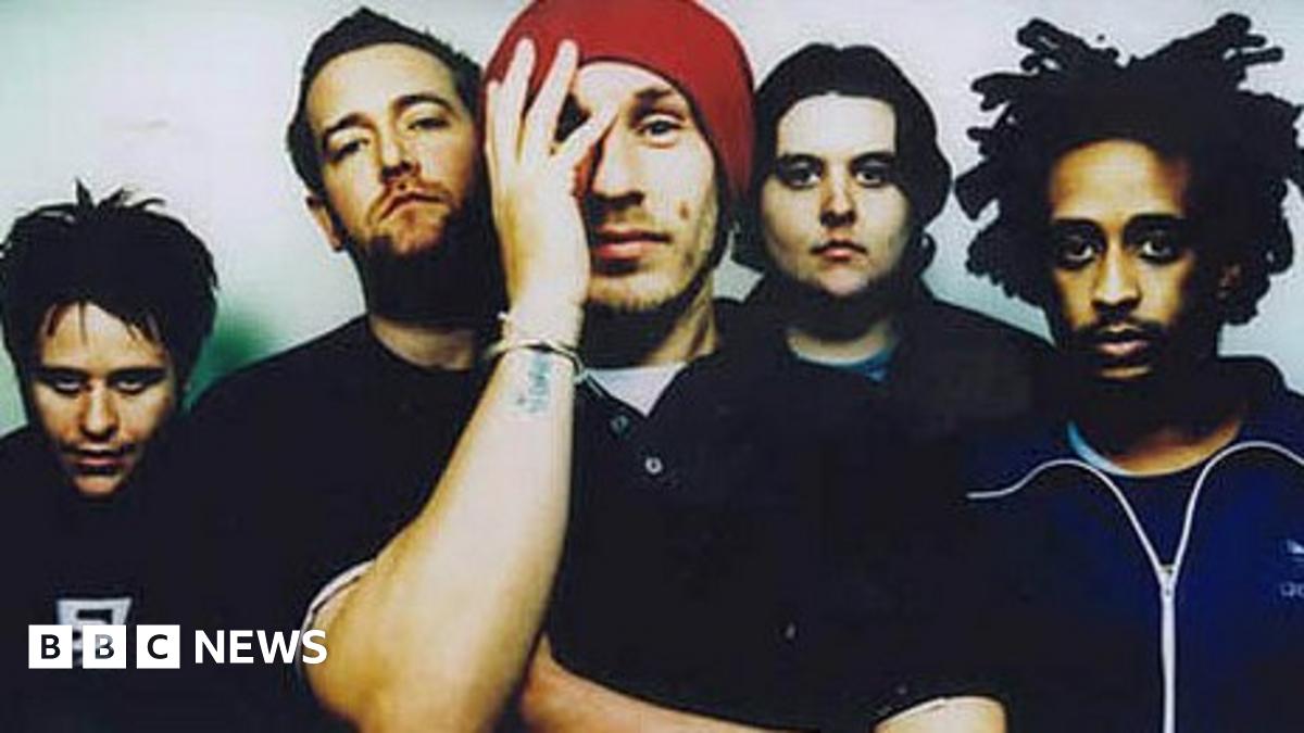 Elbow's journey from college to 'band of the people' - BBC News