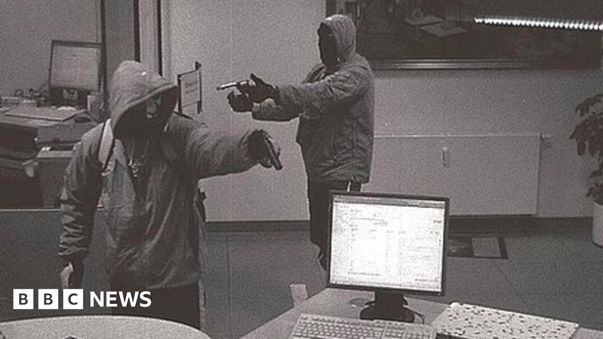 German police make third arrest in neo-Nazi hunt - BBC News